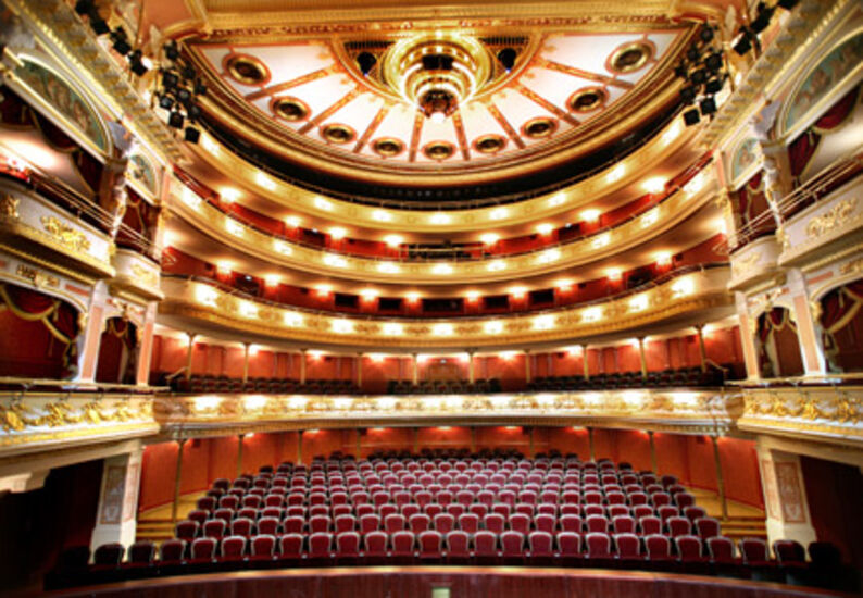 Widownia - scena 687 m2 w Opera Wrocławska – konferencje.pl