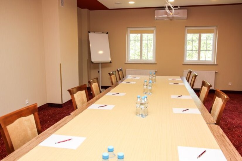 Sala konferencyjna 2 w Centrum Szkoleniowo-Konferencyjne Dukat- ZAMKNIĘTE – konferencje.pl