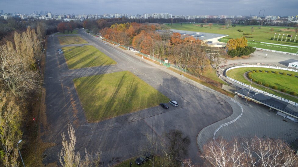 Parking Główny w Tor Wyścigów Konnych Służewiec – konferencje.pl